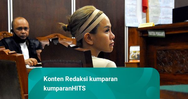 Nikita Mirzani Nangis dan Kutip Ayat Al-Quran saat Bacakan Eksepsi di Sidang | kumparan.com